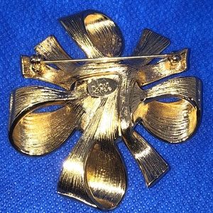 Joan Rivers | Jewelry | Gold Blue Large Joan Rivers Brooch | Poshmark